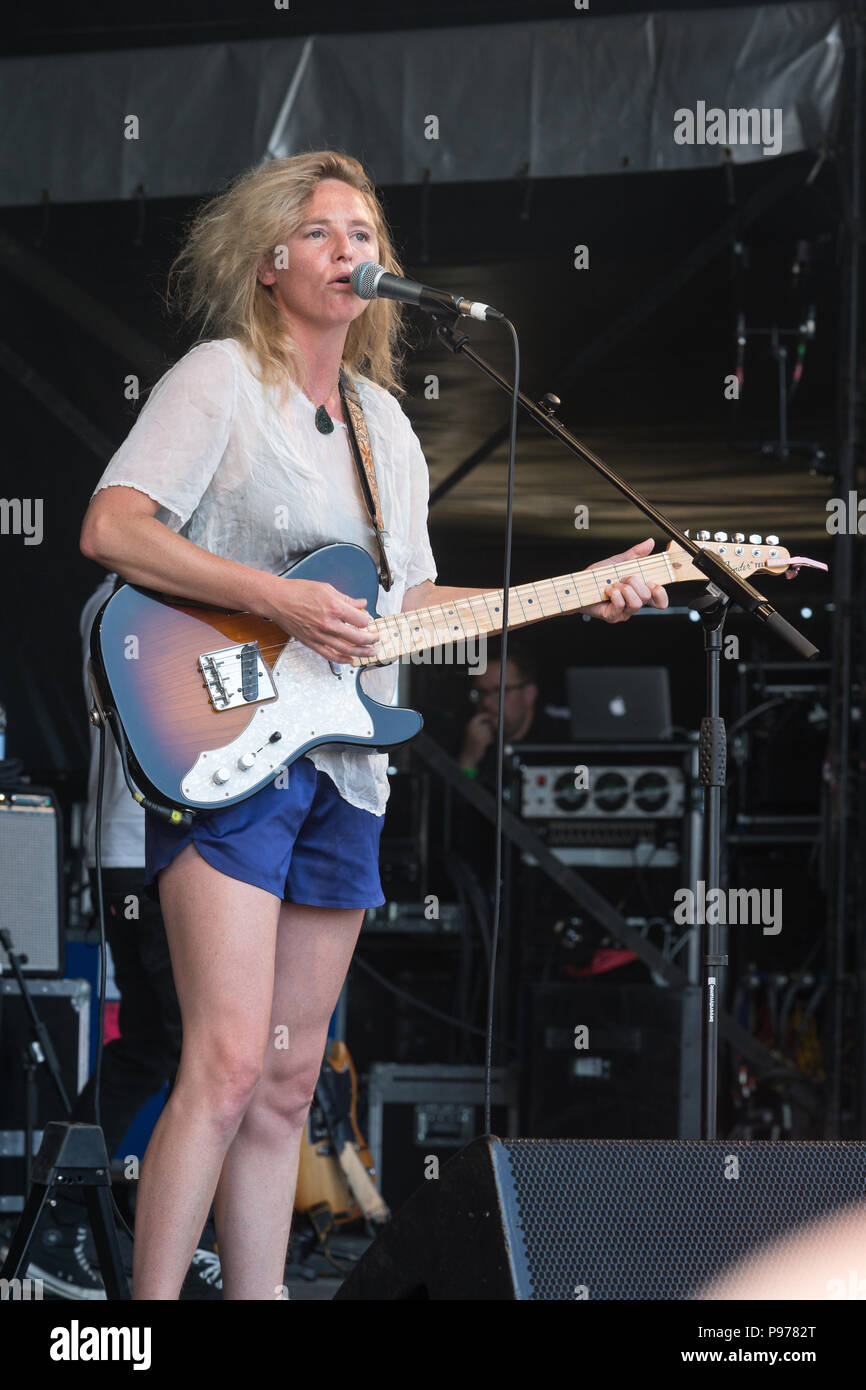 Lissie singer hi-res stock photography and images - Alamy