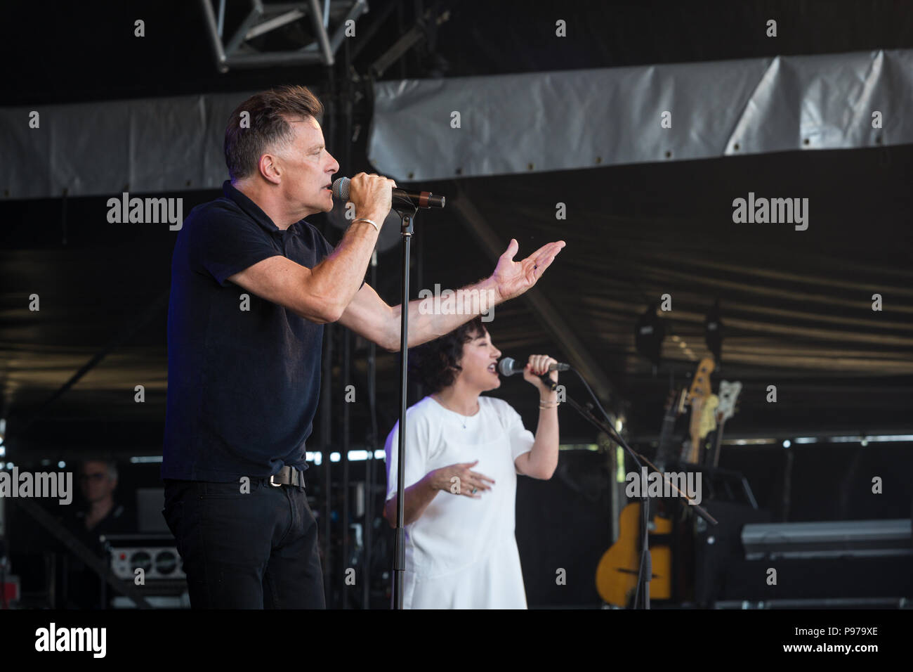 Lead singer pop band deacon blue hi-res stock photography and images ...