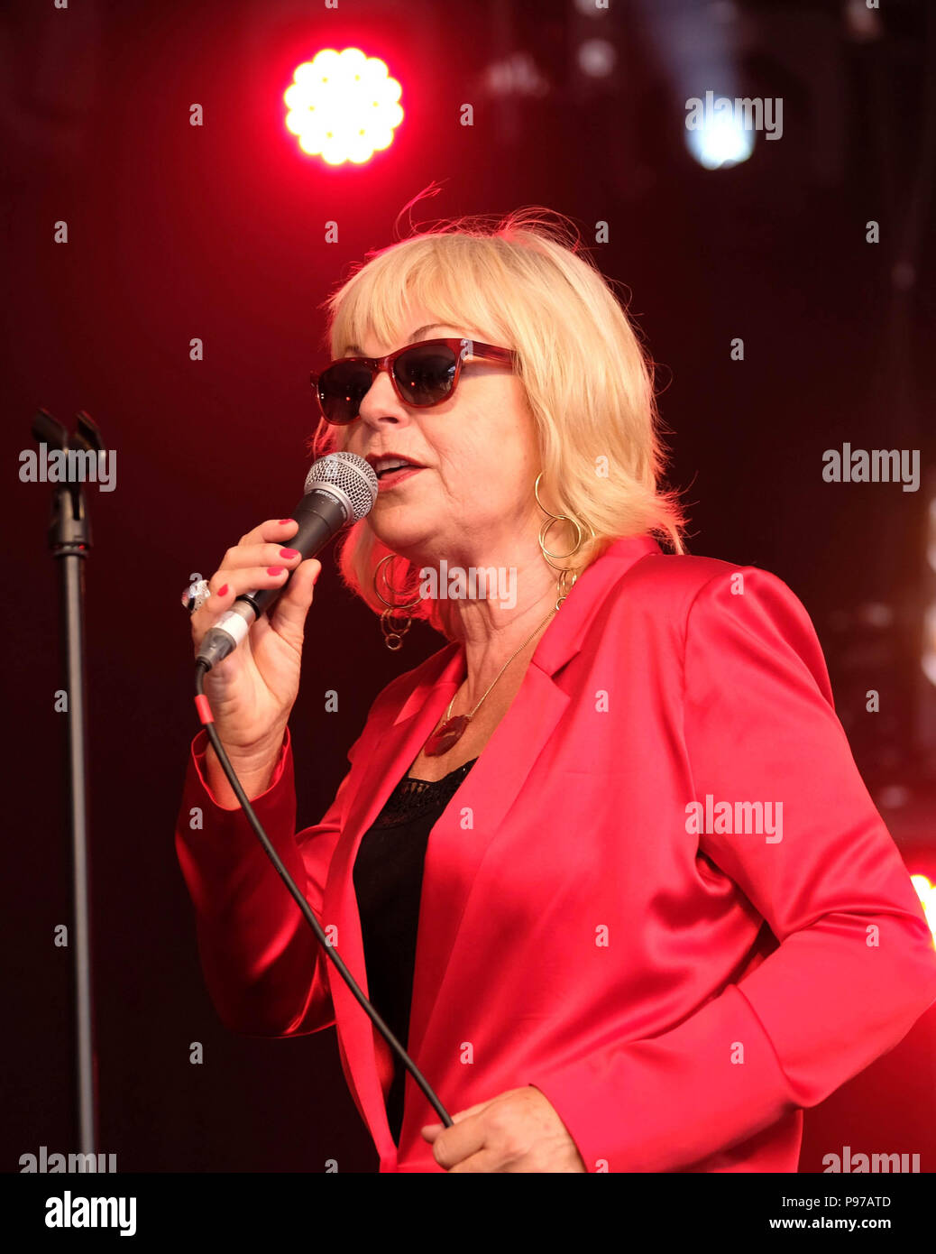 Mari wilson and the wilsations hi-res stock photography and images - Alamy