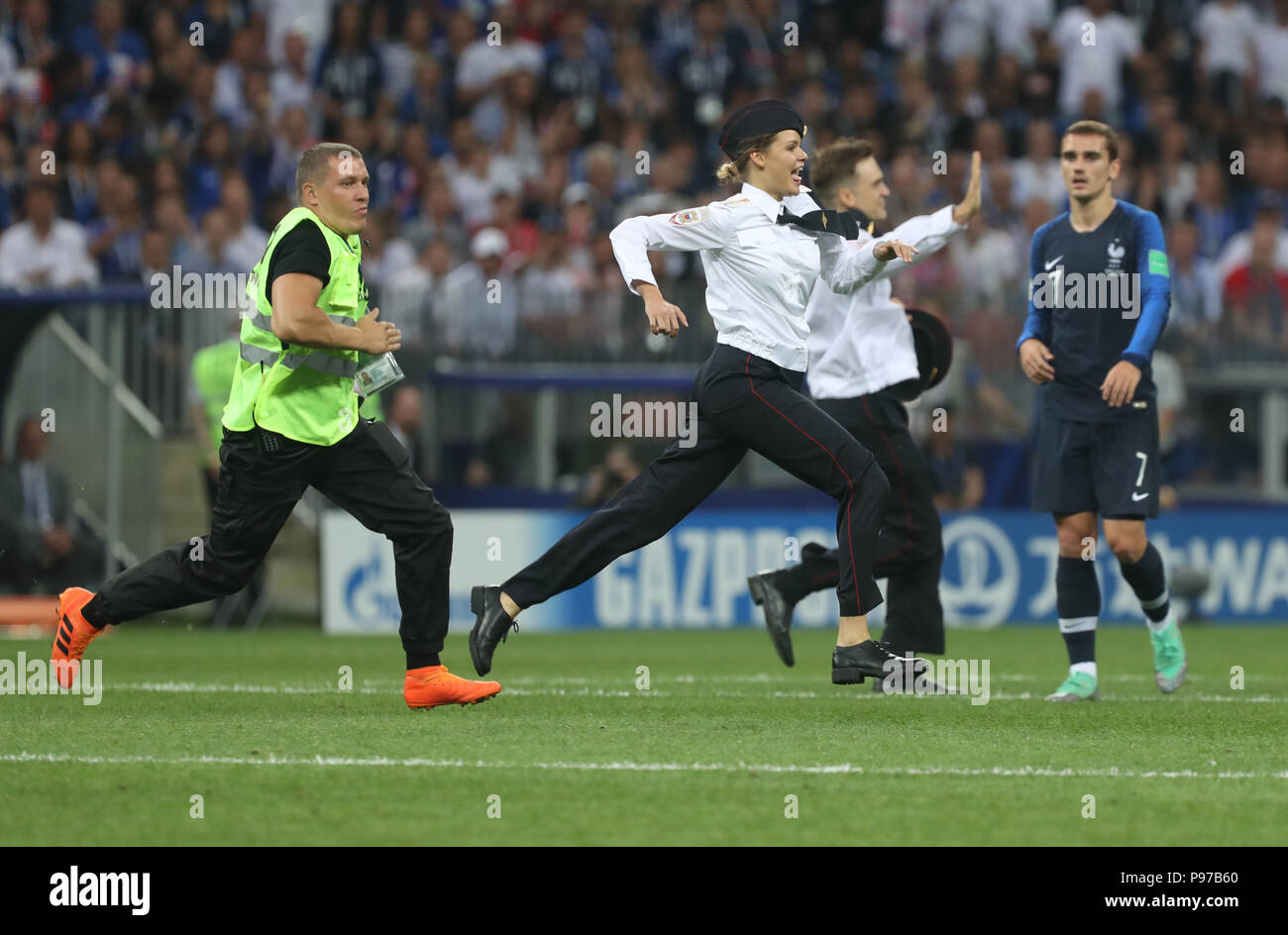Streaker female hi-res stock photography and images - Alamy