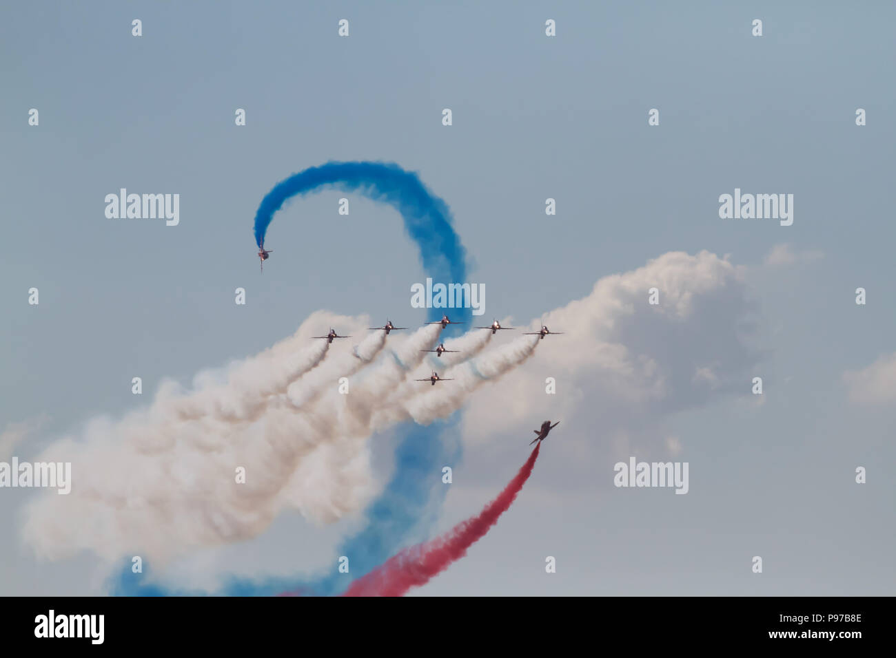 Arrow flying past hi-res stock photography and images - Alamy