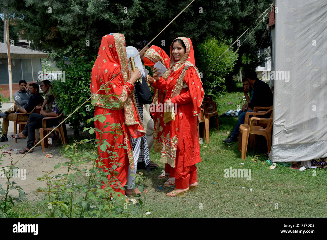 Kashmir, India. 15th July 2018. Kashmiri Muslim brides attend a mass ...