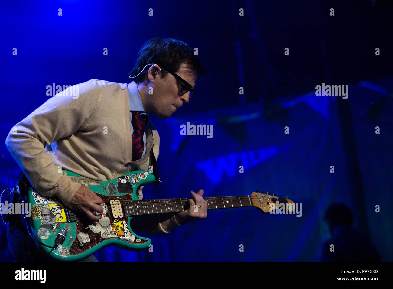 Weezer lead singer rivers cuomo hi-res stock photography and images - Alamy