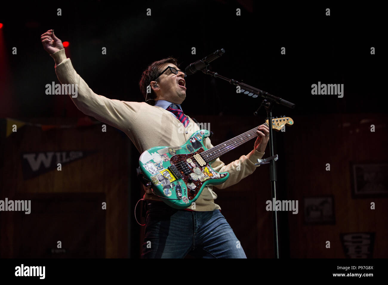 Weezer lead singer rivers cuomo hi-res stock photography and images - Alamy