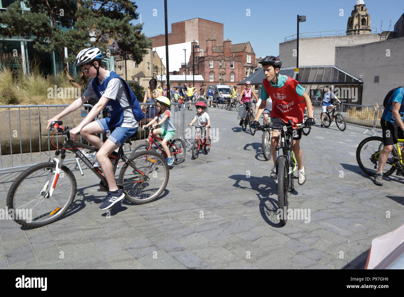 Family friendly cycle routes hi-res stock photography and images - Alamy