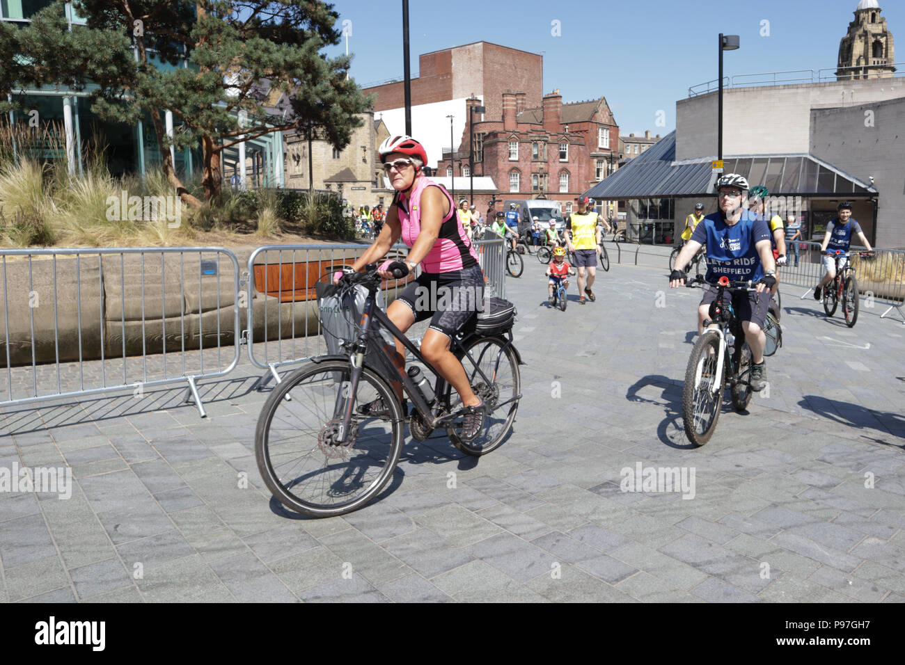 Family friendly cycle routes hi-res stock photography and images - Alamy