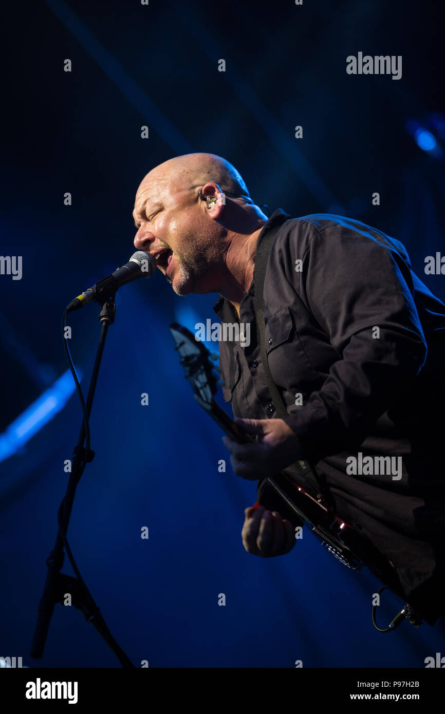 Pixies lead singer frank black hi-res stock photography and images - Alamy
