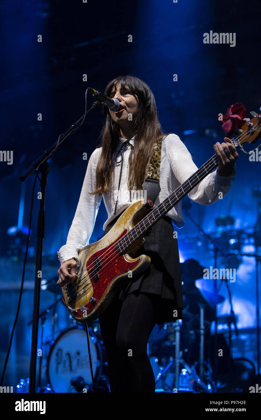 Pixies lead singer frank black hi-res stock photography and images - Alamy