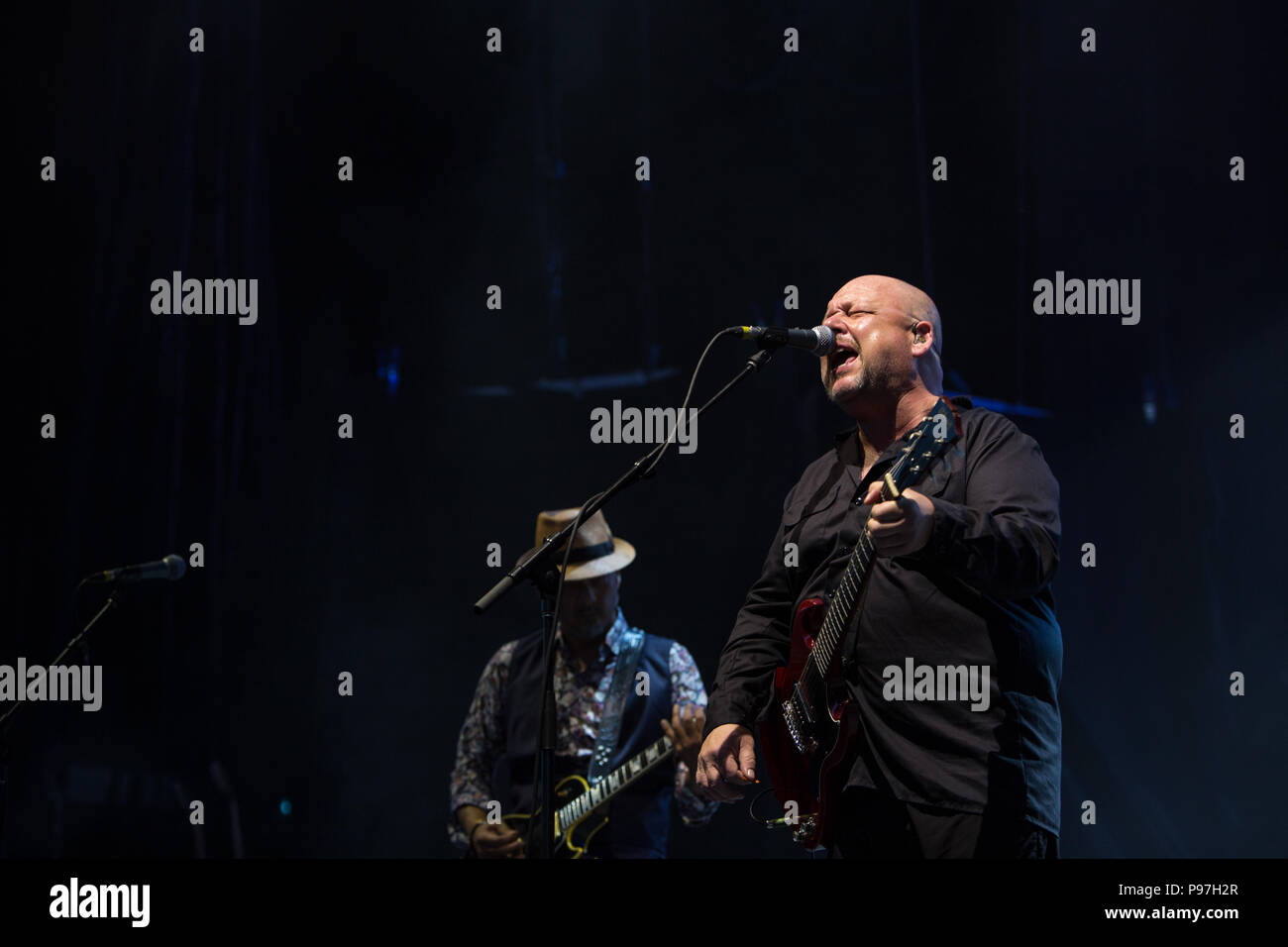 Pixies lead singer frank black hi-res stock photography and images - Alamy