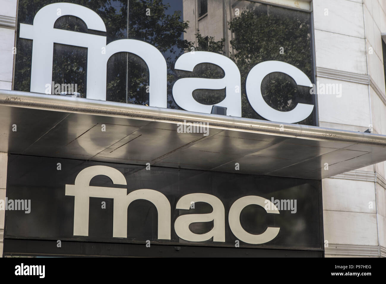 Fnac brand hi-res stock photography and images - Alamy