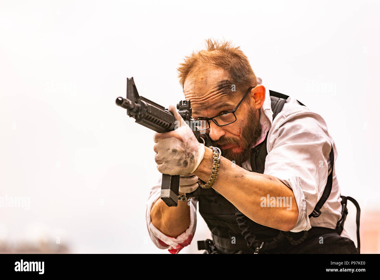 Man Gunshot Stock Photos & Man Gunshot Stock Images - Alamy