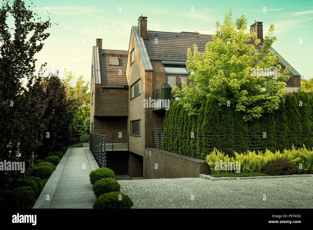 Modern house architecture hi-res stock photography and images - Alamy