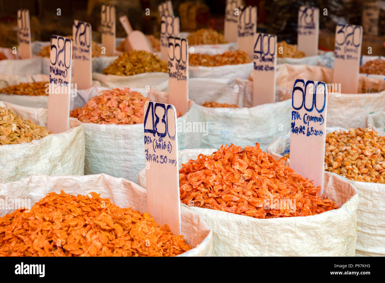 Street food court market hi-res stock photography and images - Alamy