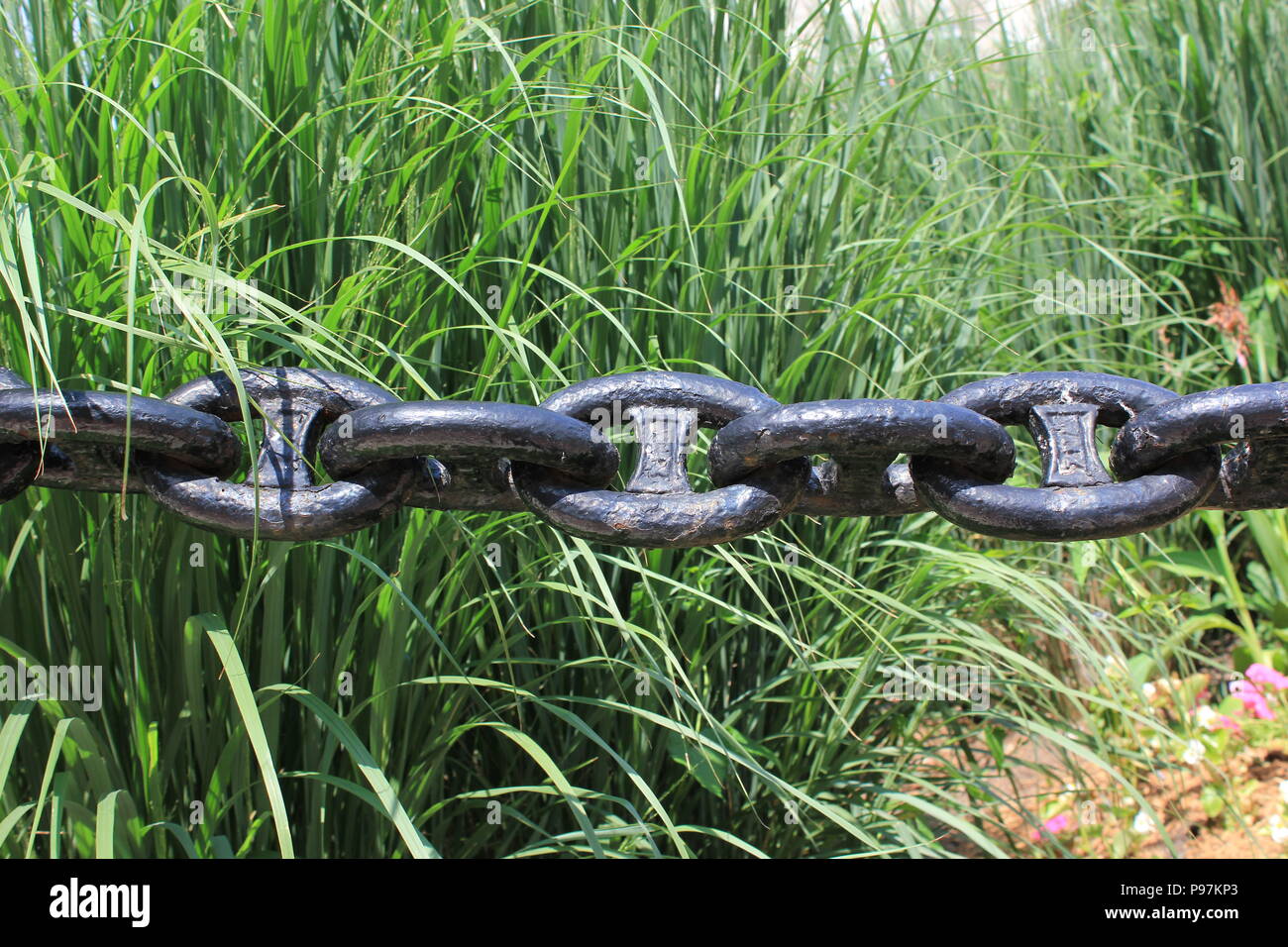 Chain link border at the Soldiers and Sailors Monument in Monument ...