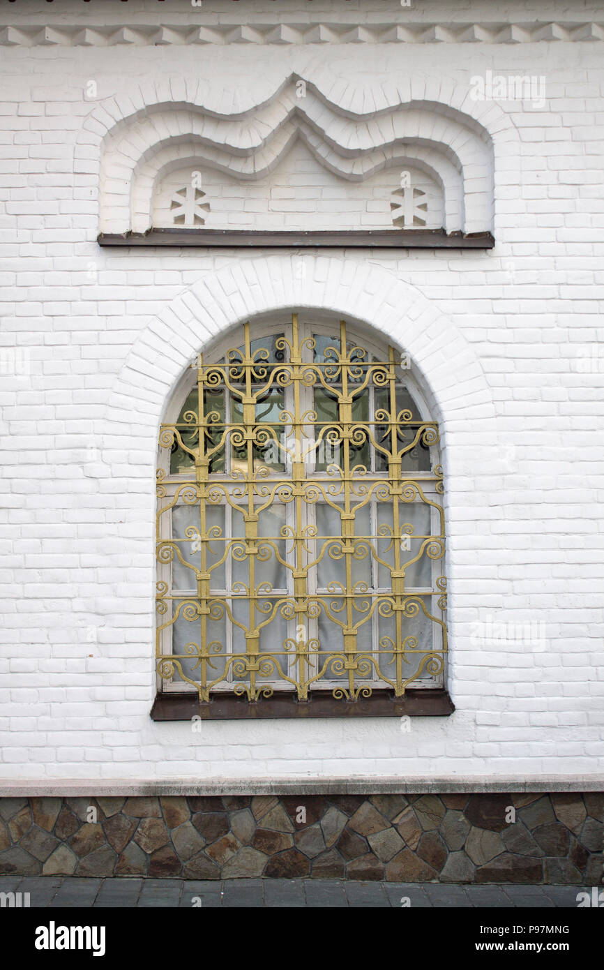 A window with a lattice of an ancient building Stock Photo - Alamy