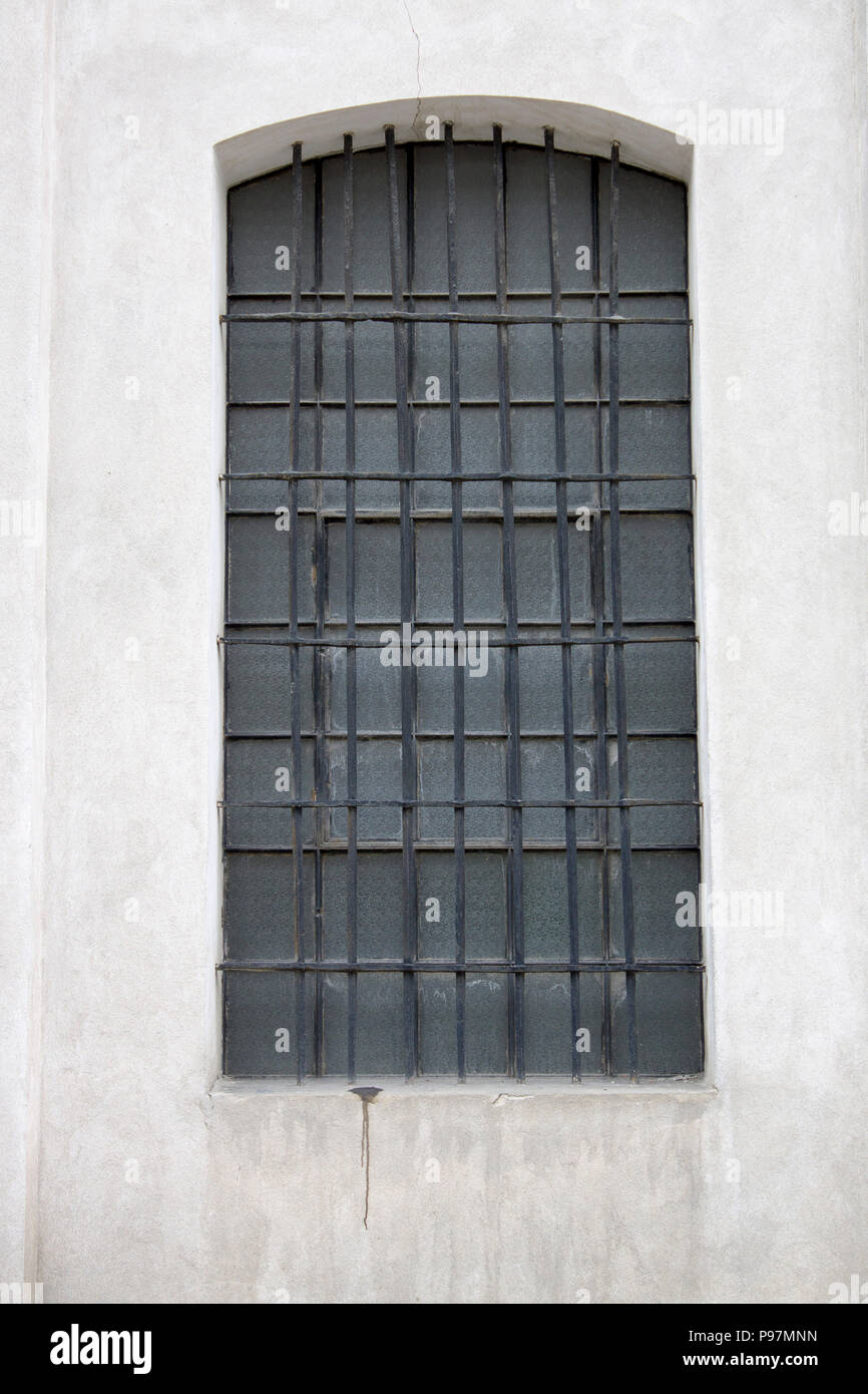 A window with a lattice of an ancient building Stock Photo - Alamy