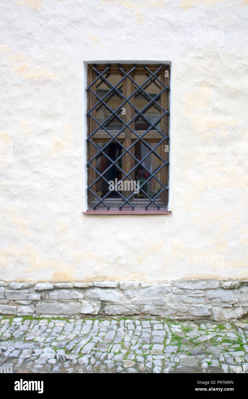 A window with a lattice of an ancient building Stock Photo - Alamy