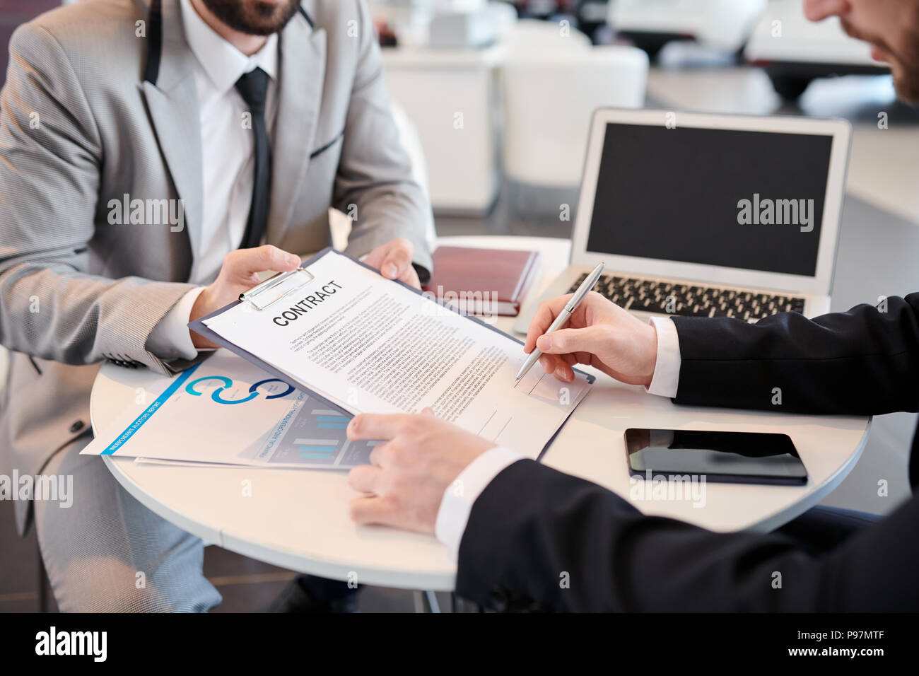 Contract cooperation hi-res stock photography and images - Alamy
