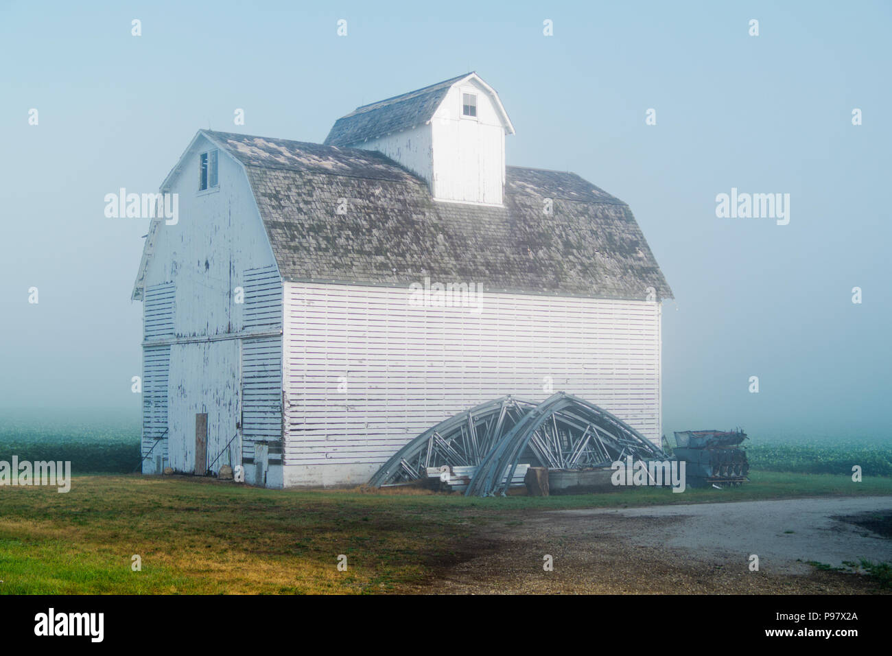 Farm barn doors hi-res stock photography and images - Alamy