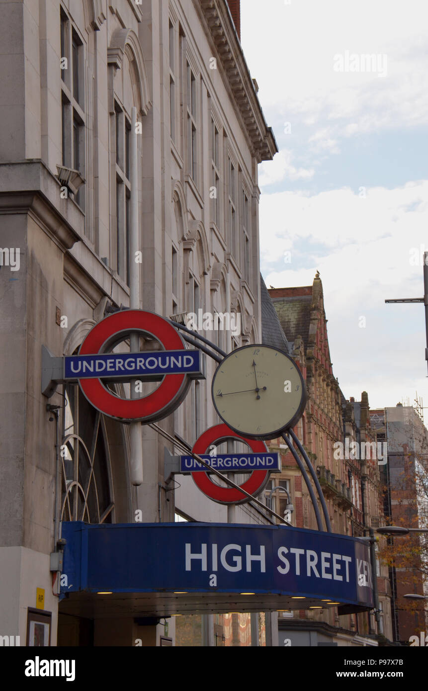 Signs that give directions hi-res stock photography and images - Alamy