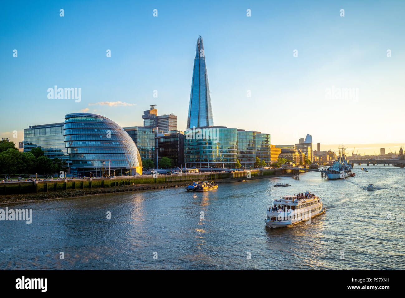 Thames skyline architecture hi-res stock photography and images - Alamy