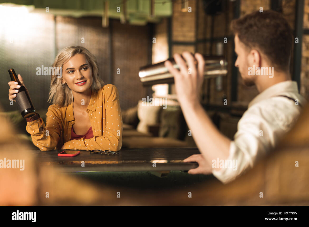 Bartender and woman dive bar hi-res stock photography and images - Alamy