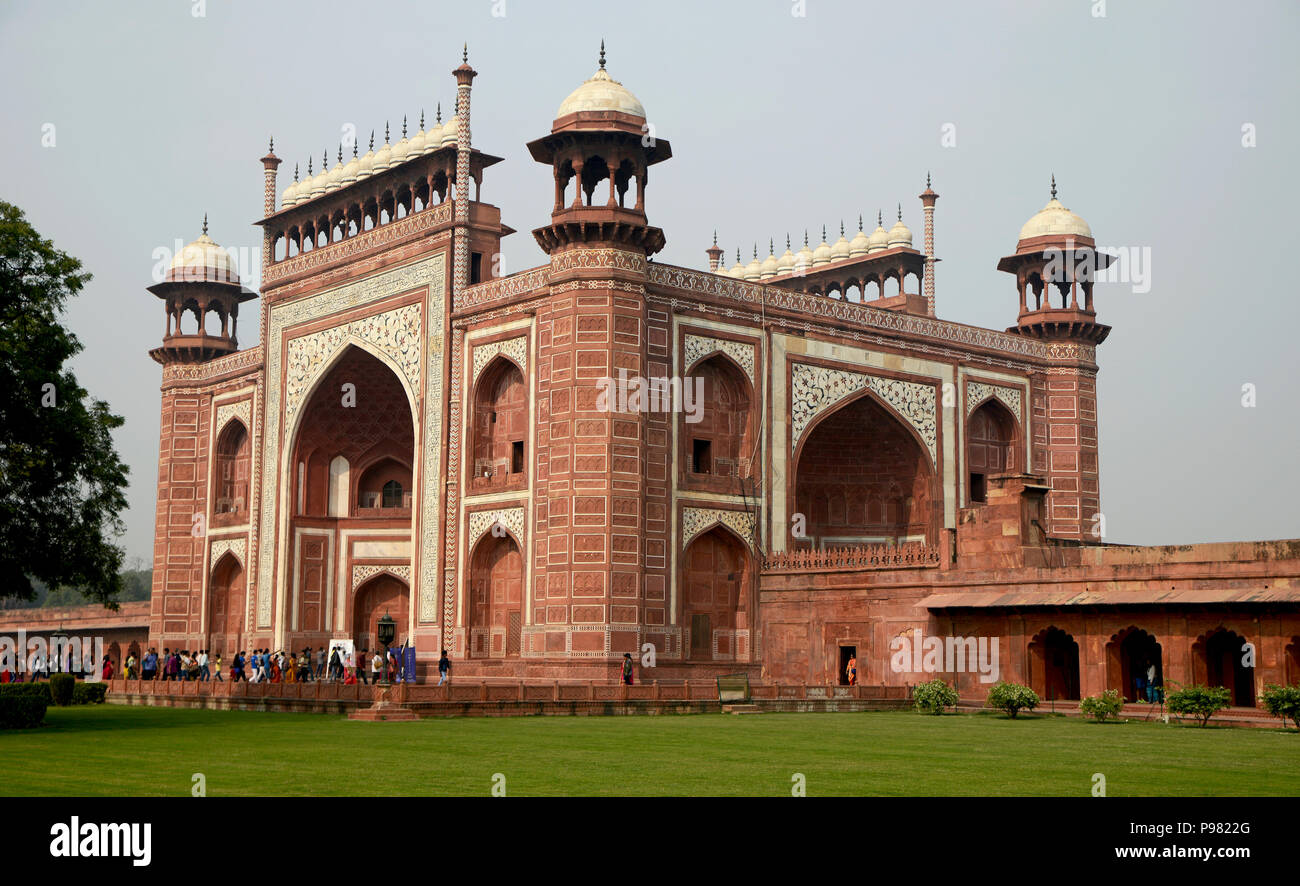 People at the Taj Mahal Stock Photo - Alamy