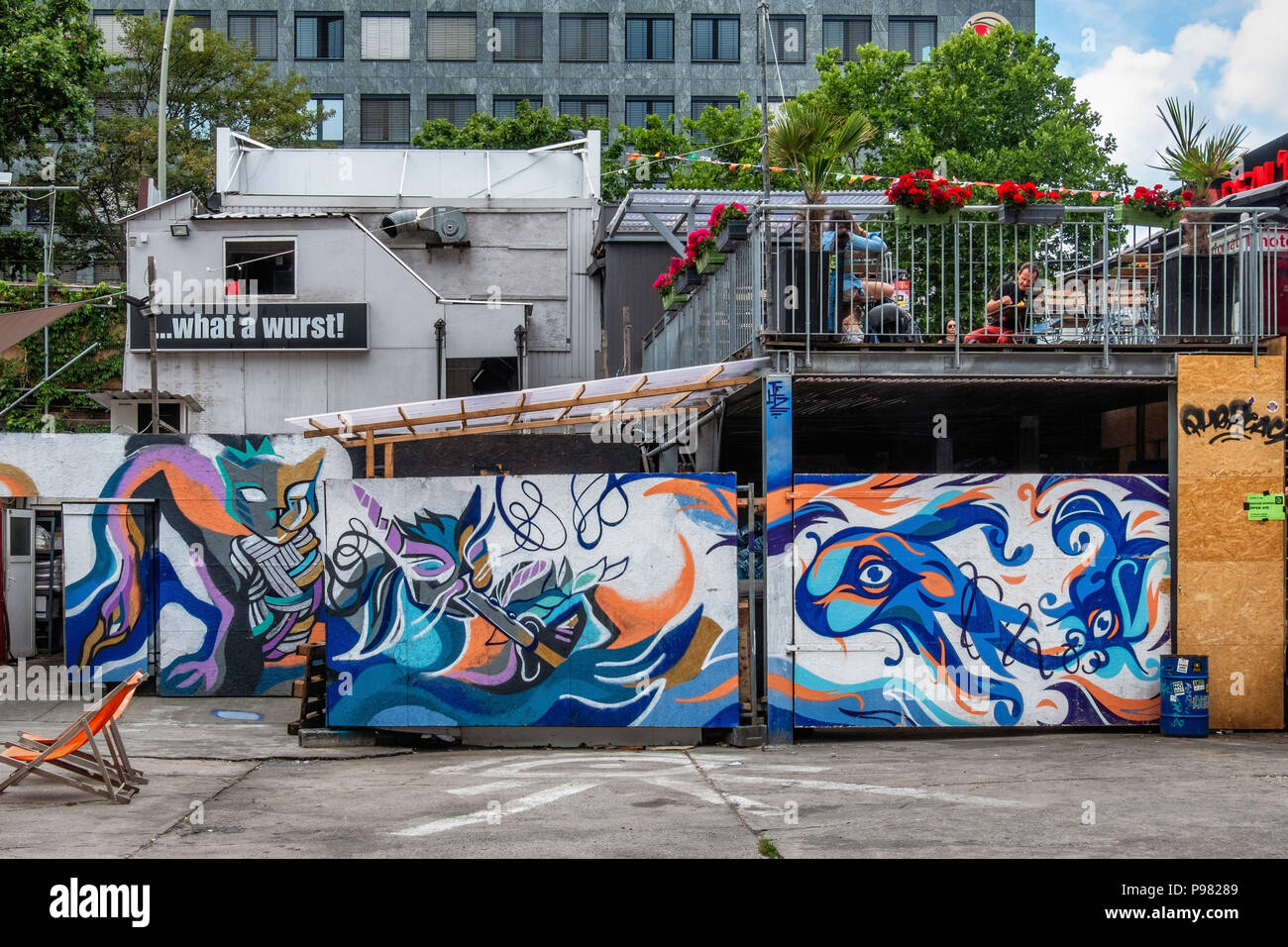 Berlin-Friedrichshain, RAW Gelände. Curry Fritze - What a wurst ...