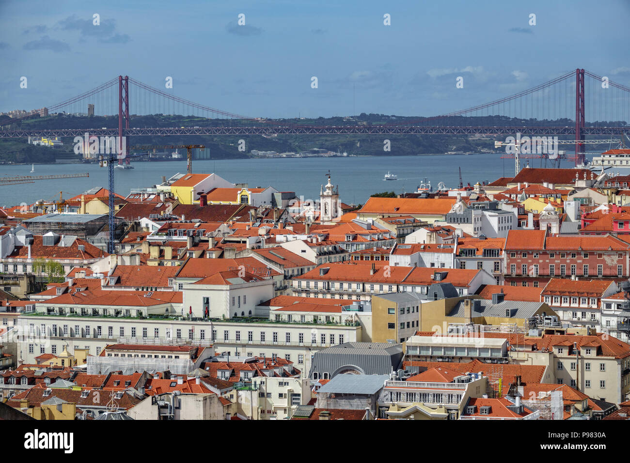 25th april bridge hi-res stock photography and images - Alamy