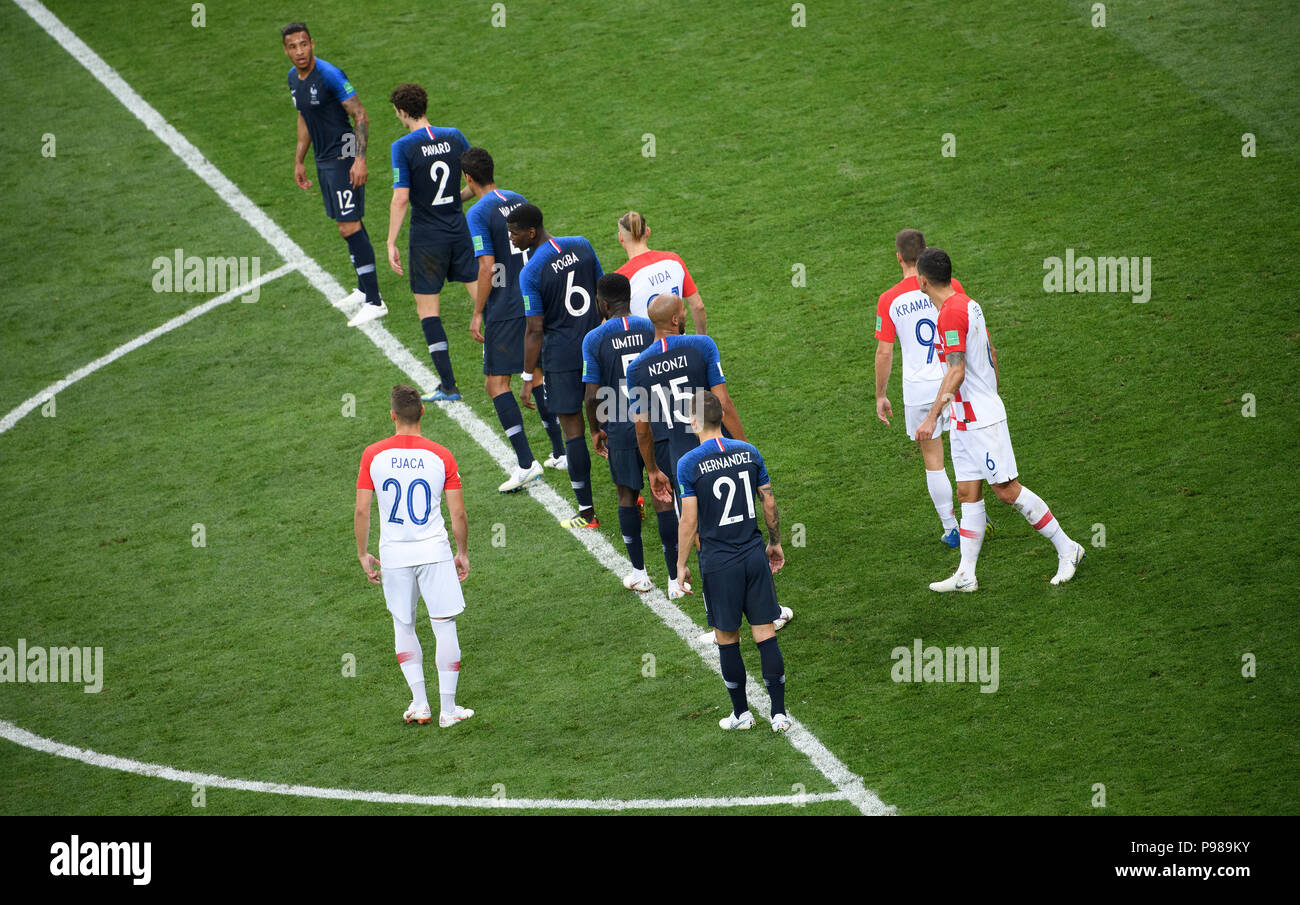 Soccer defense wall hi-res stock photography and images - Alamy