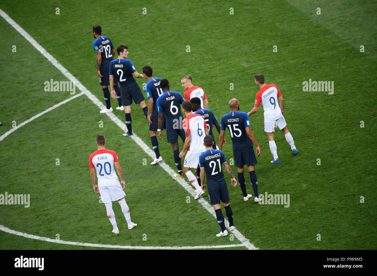 Soccer defense wall hi-res stock photography and images - Alamy