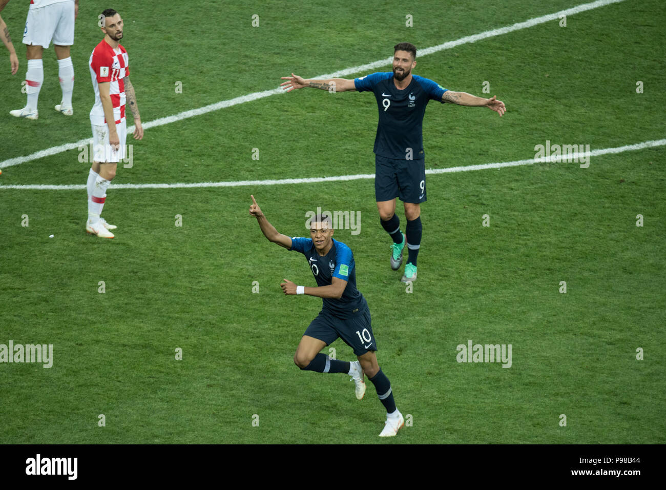 goalkeeper Kylian MBAPPE (vo., FRA) and Olivier GIROUD (FRA) cheer ...