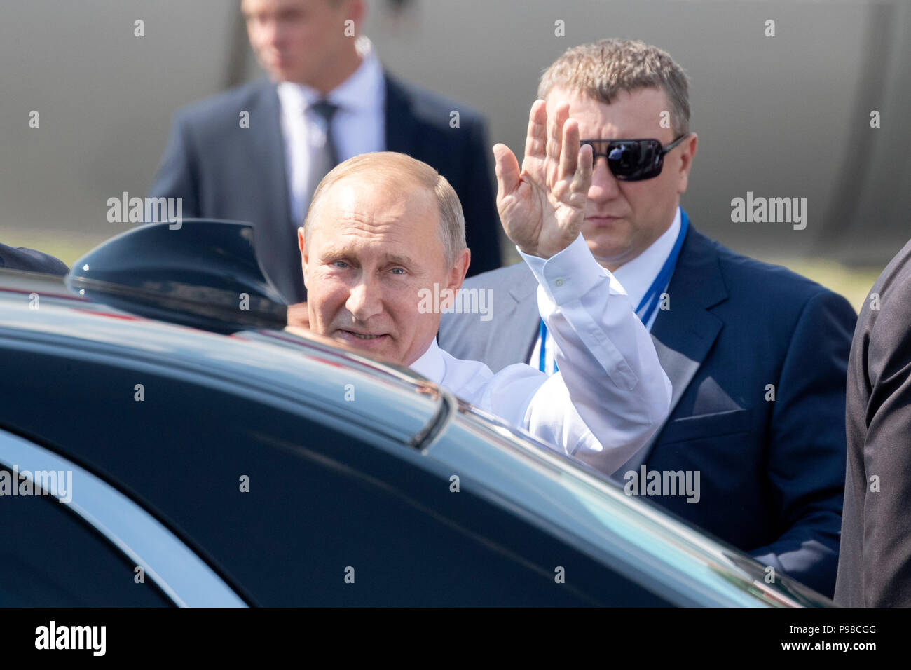 Russian president vladimir putin waves hi-res stock photography and ...