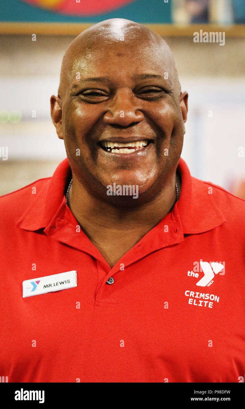 Throwing something up hi-res stock photography and images - Alamy