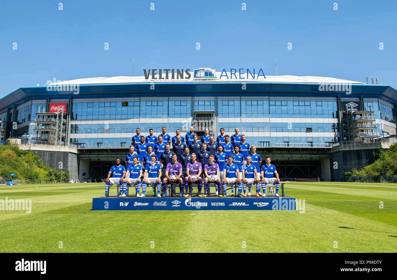Amine harit head hi-res stock photography and images - Alamy