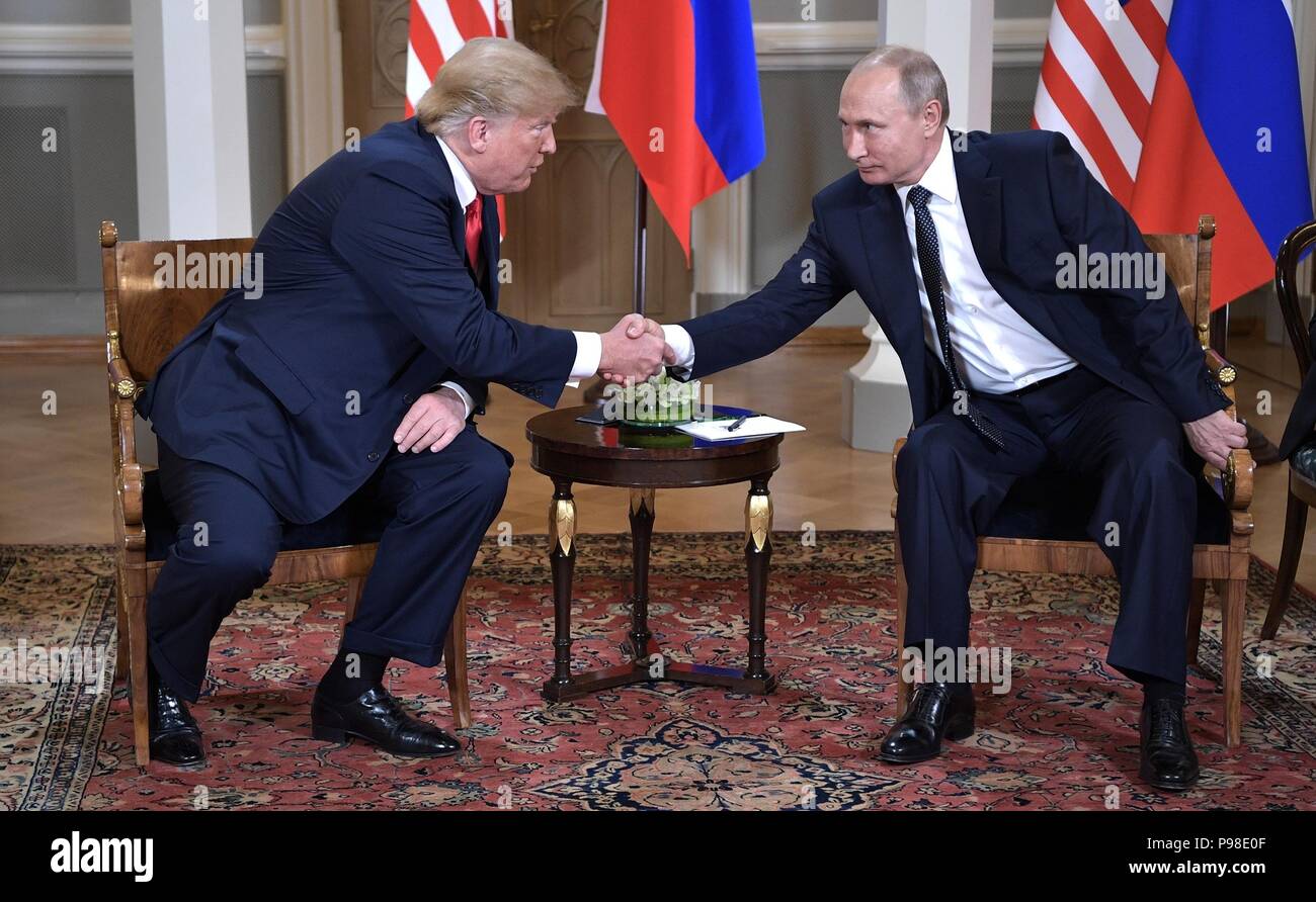 Trump putin handshake hi-res stock photography and images - Alamy