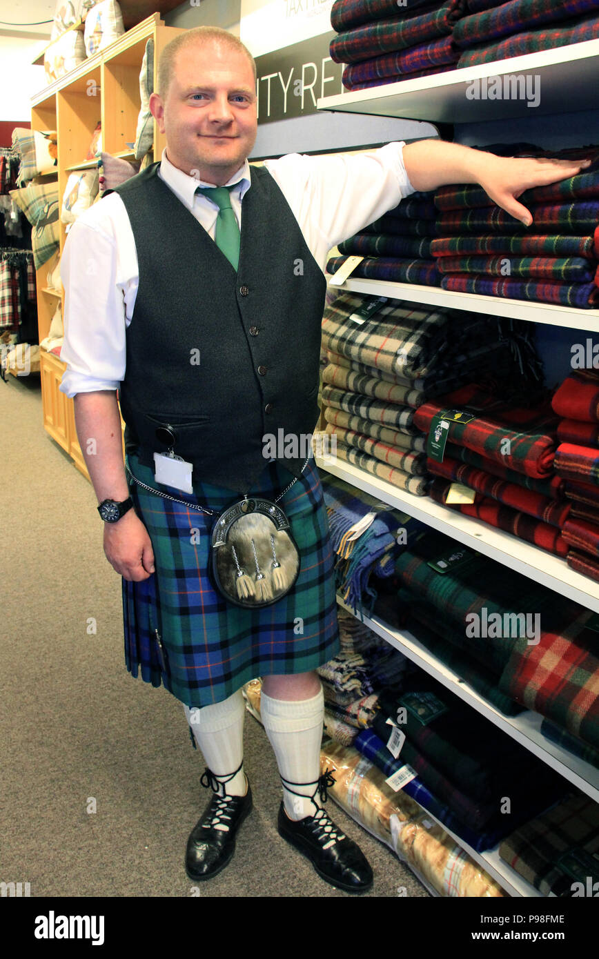 25 June 2018, United Kingdom, Inverness: An employee of the visitors ...