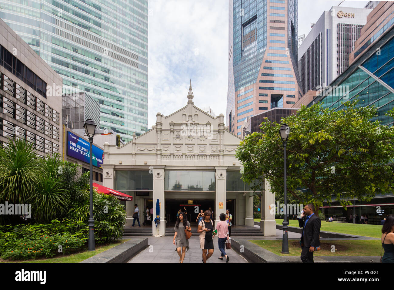 Raffles place singapore people hi-res stock photography and images - Alamy