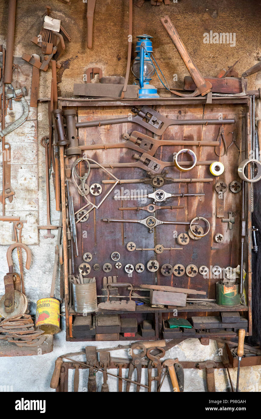 Board hanging tools equipment hi-res stock photography and images - Alamy