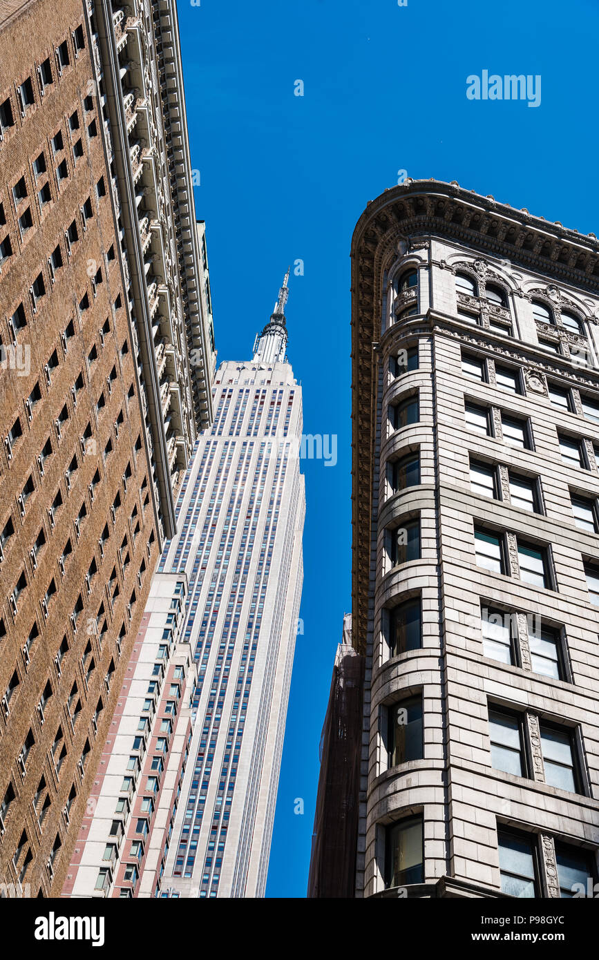 Office buildings in midtown manhattan hi-res stock photography and ...