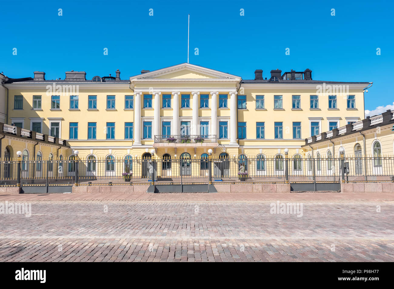 Government palace square helsinki finland hi-res stock photography and ...