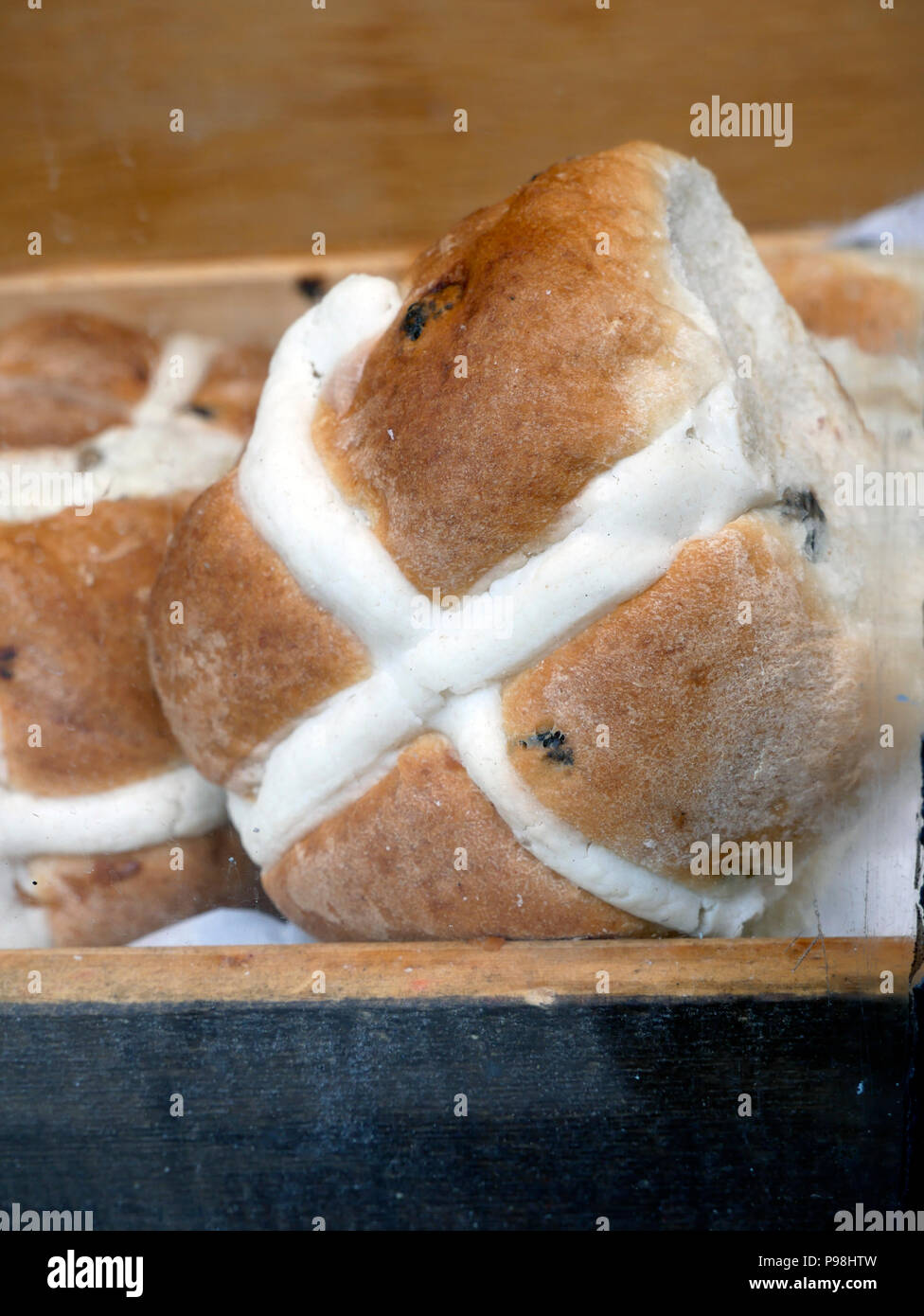 Hot cross buns on display in shop window Stock Photo - Alamy