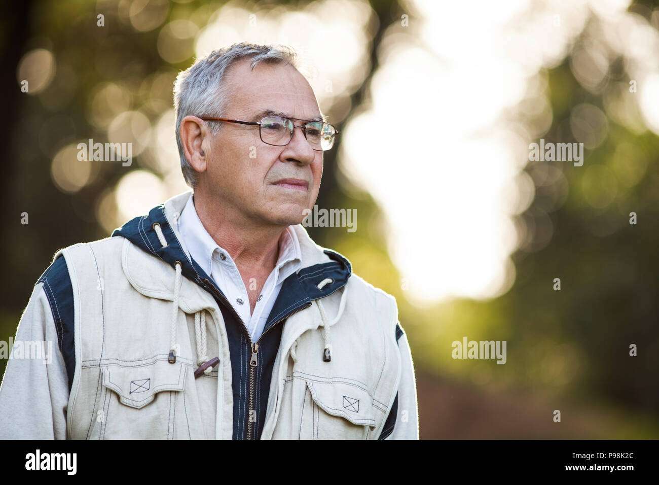Outdoor portrait of worried senior man Stock Photo - Alamy