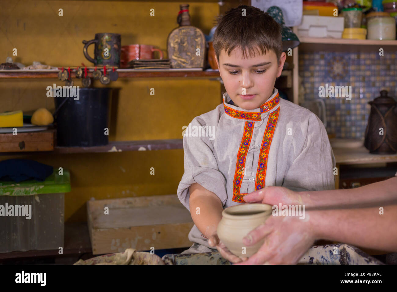 Potter showing how to work with ceramic in pottery studio Stock Photo ...