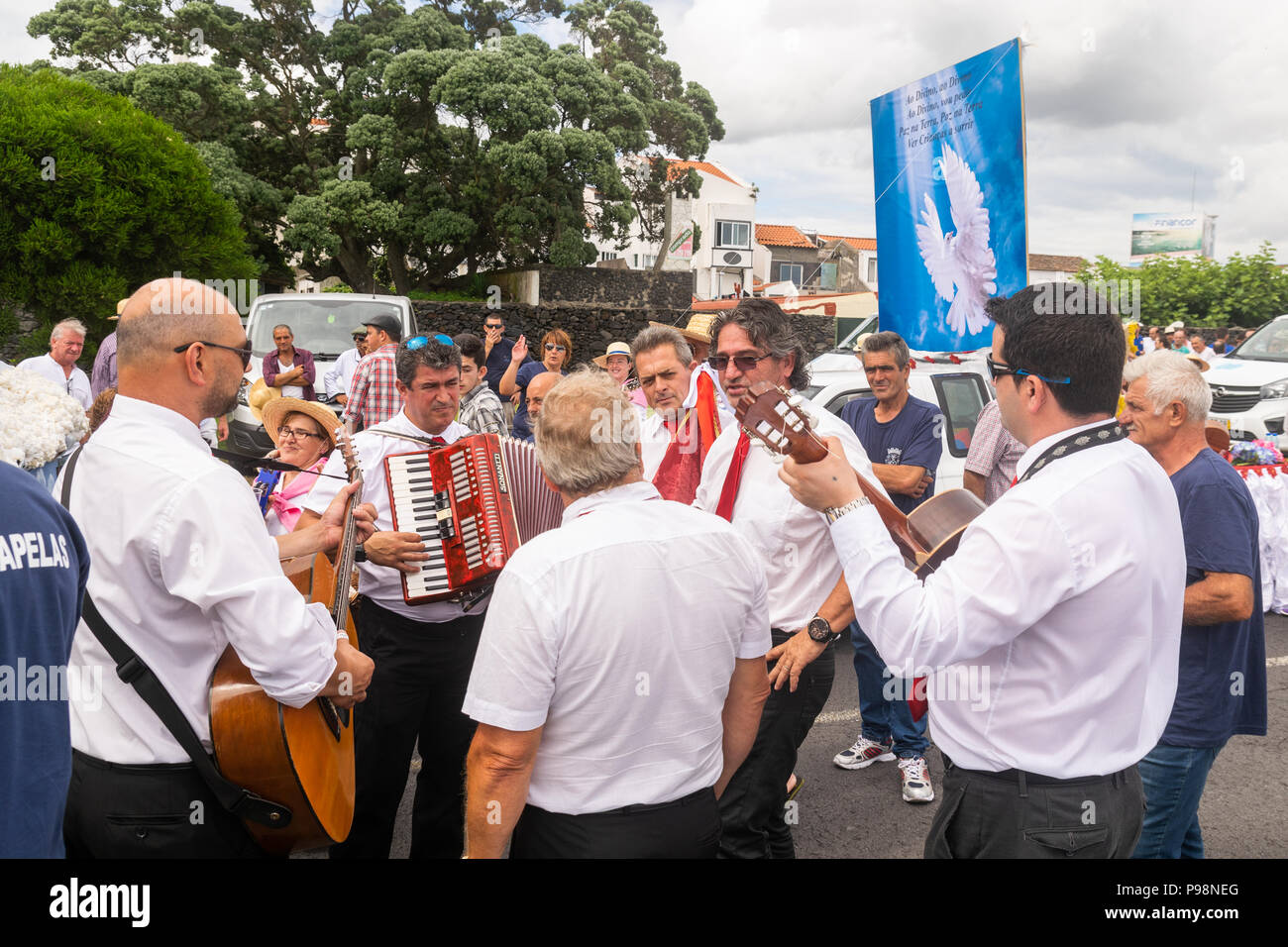 Ponta Delgada, Azores, Portugal - 07/07/2018 - grupo musical ensaiando ...