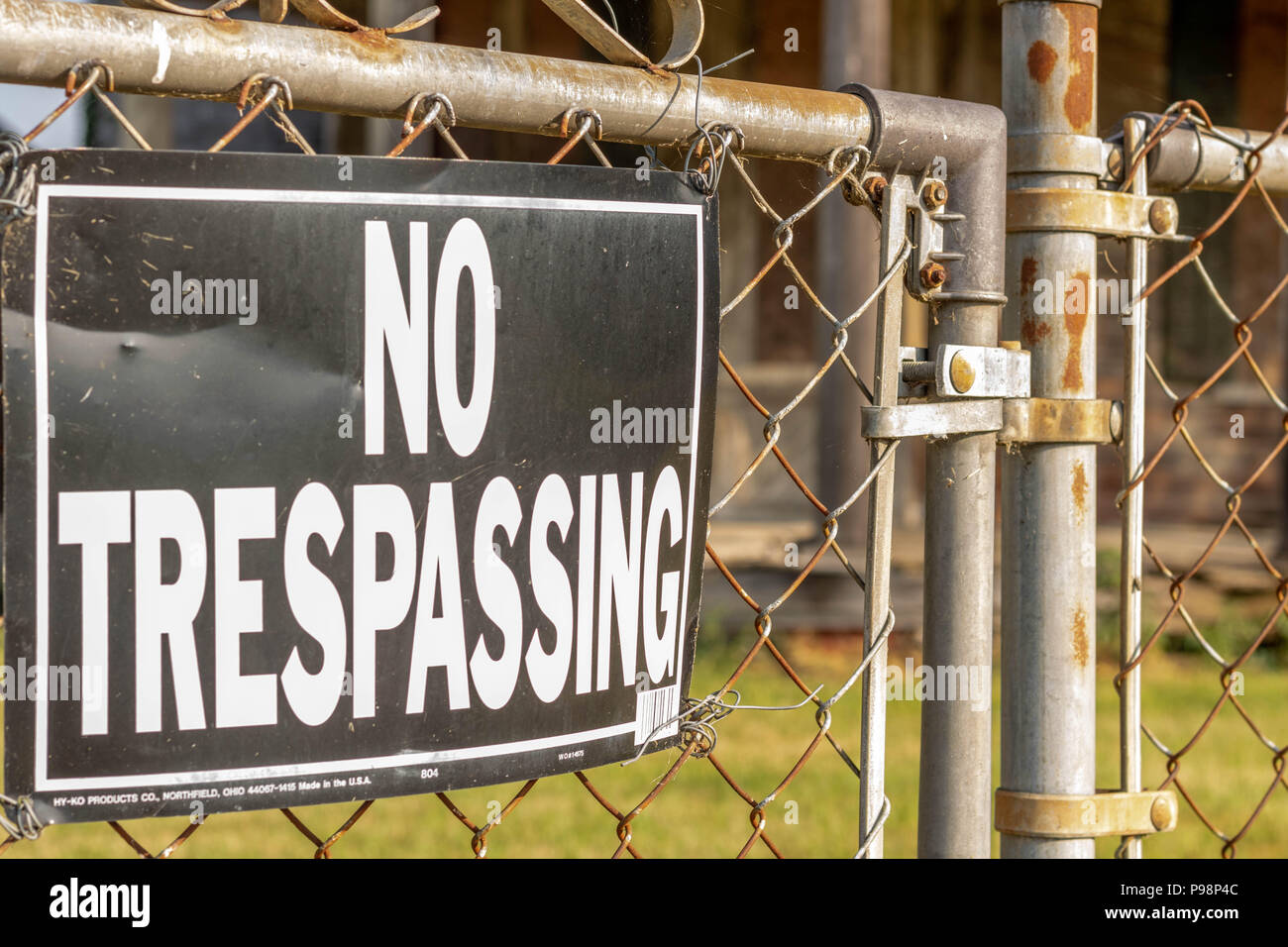no trespassing sign on gate Stock Photo - Alamy