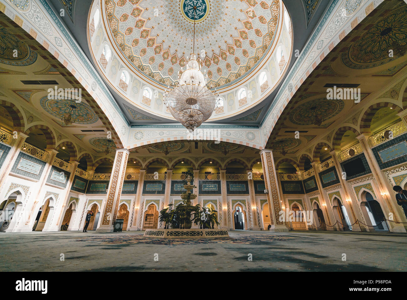 Hazrat sultan mosque dome design hi-res stock photography and images ...