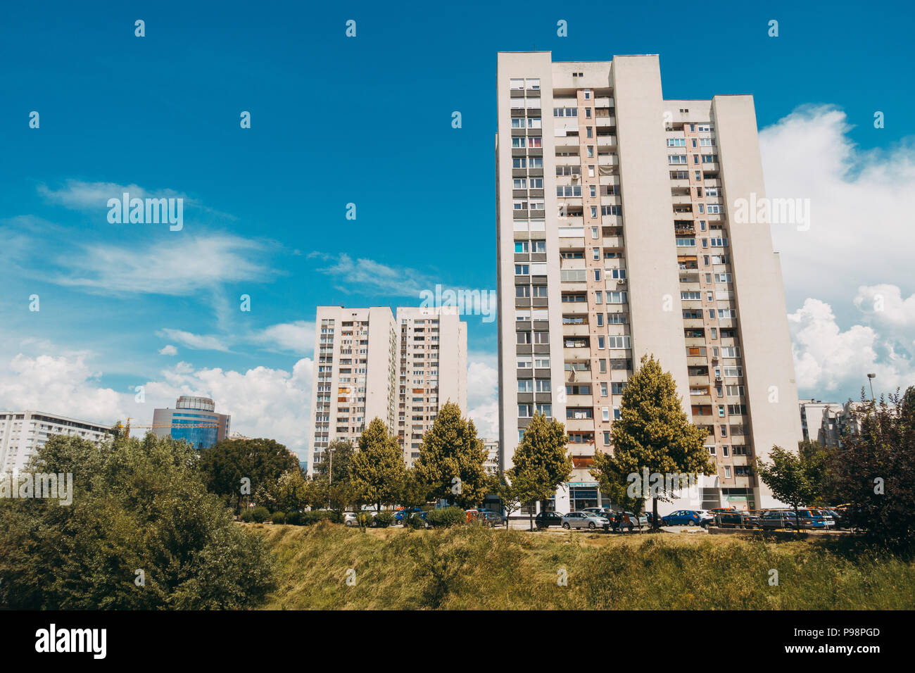 Apartment blocks hi-res stock photography and images - Alamy