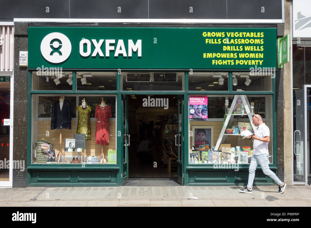 Oxfam shop sign charity logo High Resolution Stock Photography and ...