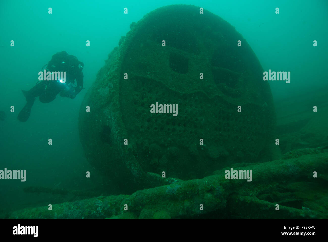 DIVER EXPLORING THE WRECK OF THE SS KYARRA Stock Photo - Alamy